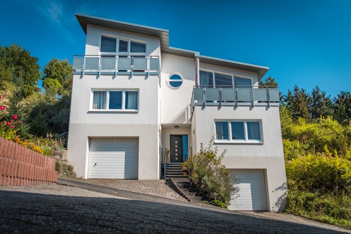 Architektenhaus Neuwied-Segendorf - Gampp Immobilien in Neuwied ...